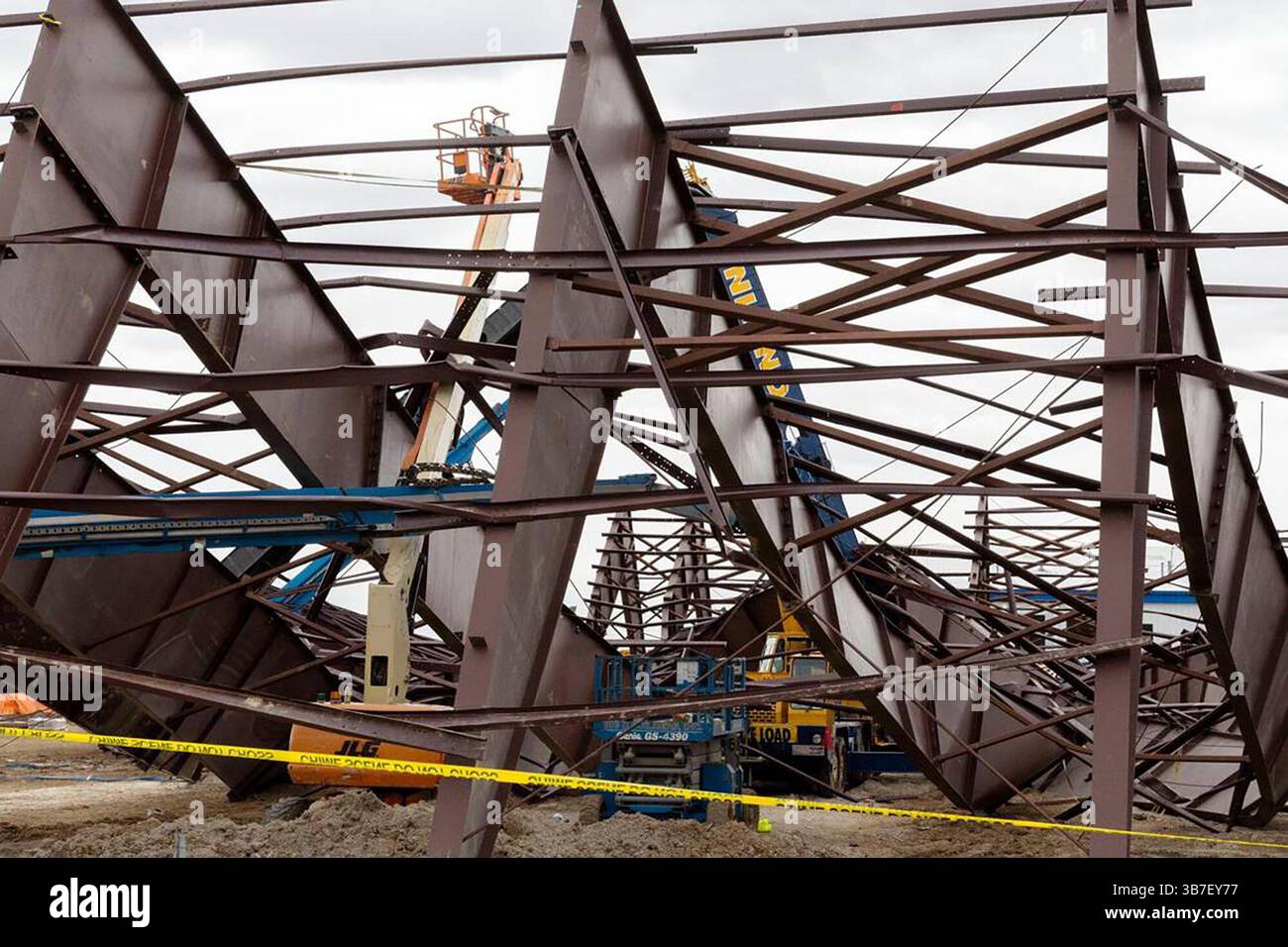 Wreckage after construction crane hi-res stock photography and images ...