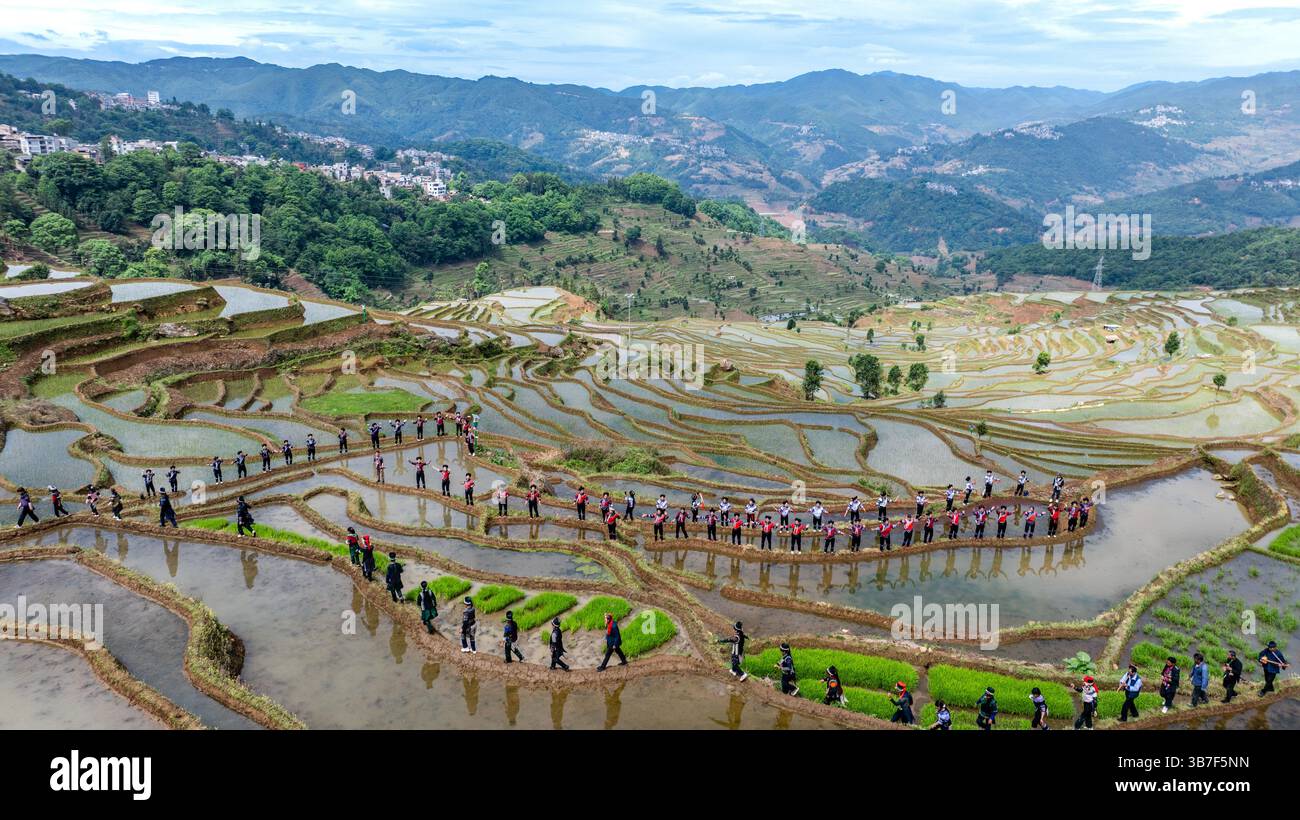 (250506) -- KUNMING, May 6, 2025 (Xinhua) -- An aerial drone photo ...