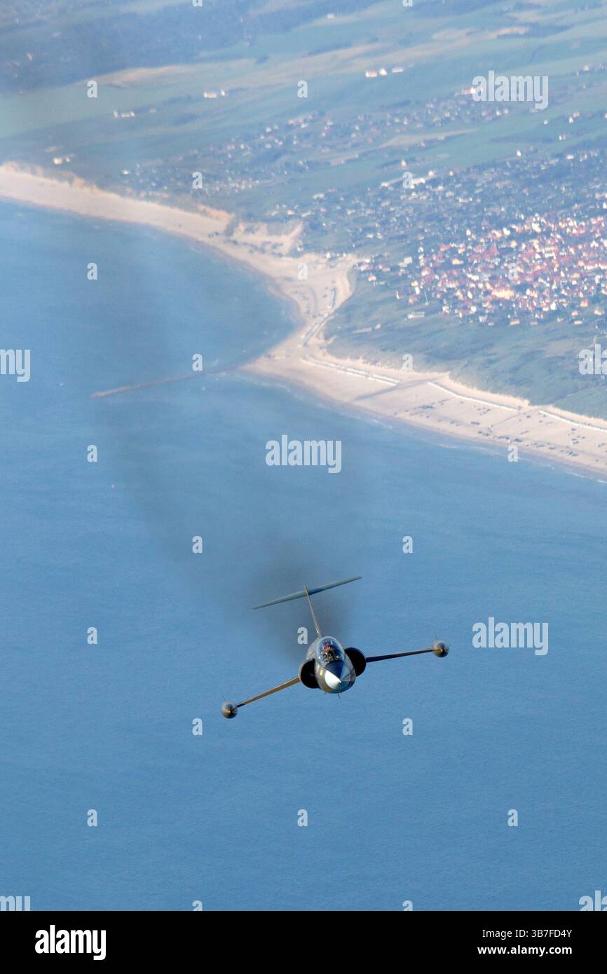 The CF-104D Starfighter is a variant of the Lockheed F-104 Starfighter ...