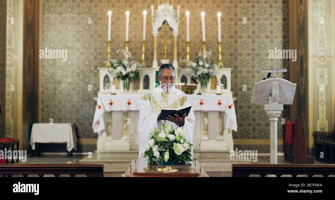 Funeral senior pastor coffin hi-res stock photography and images - Alamy