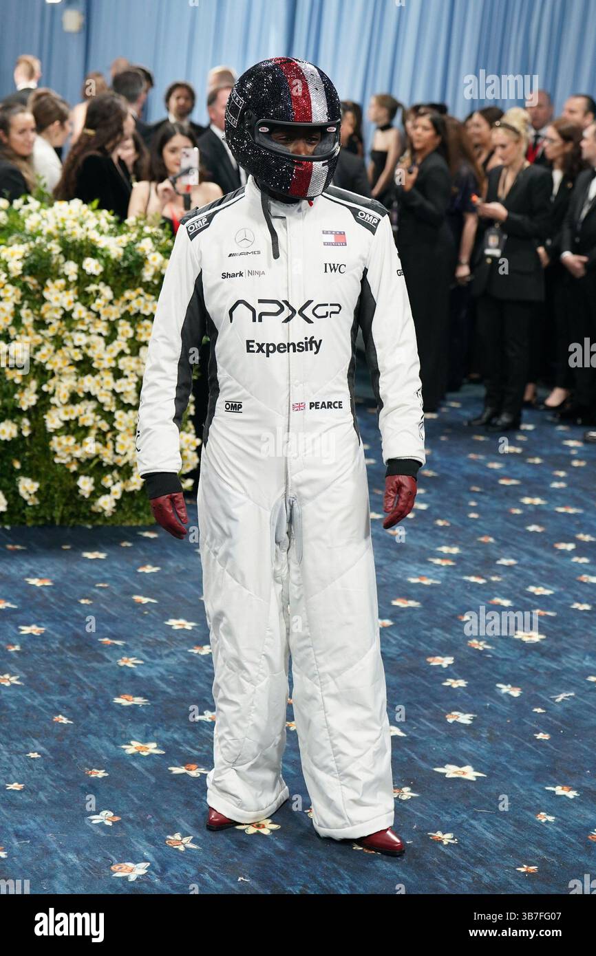 Damson Idris at arrivals for The 2025 Costume Institute Exhibition ...