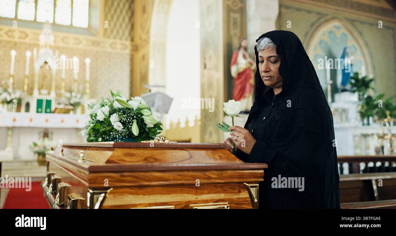 Dead woman and casket hi-res stock photography and images - Alamy