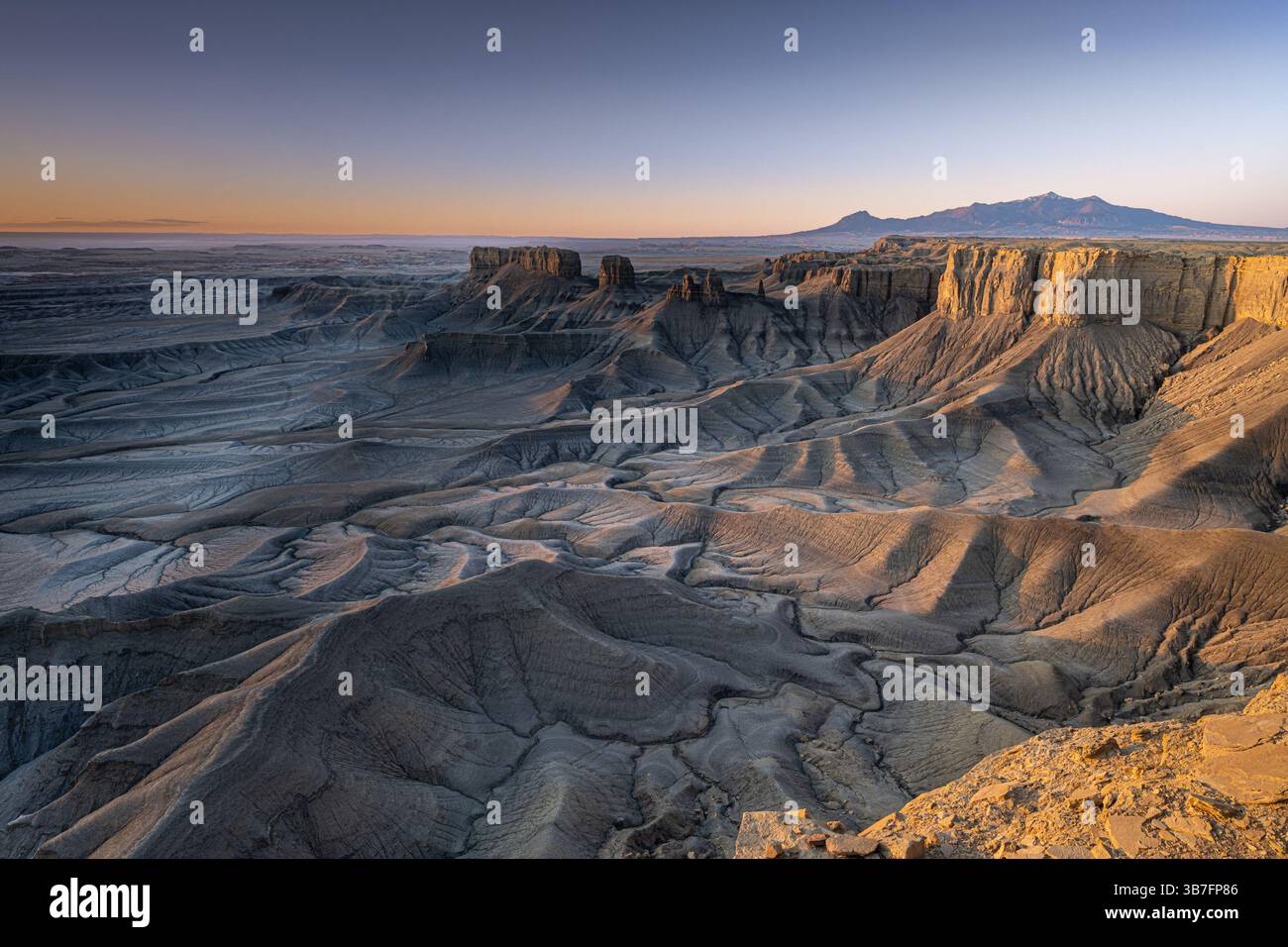 Out West1 '25 - First light at Moonscape Overlook (a.k.a. Skyline Rim ...