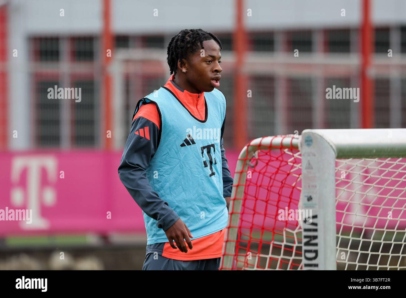 Muenchen, Deutschland. 06th May, 2025. Wisdom Mike (FC Bayern Muenchen ...