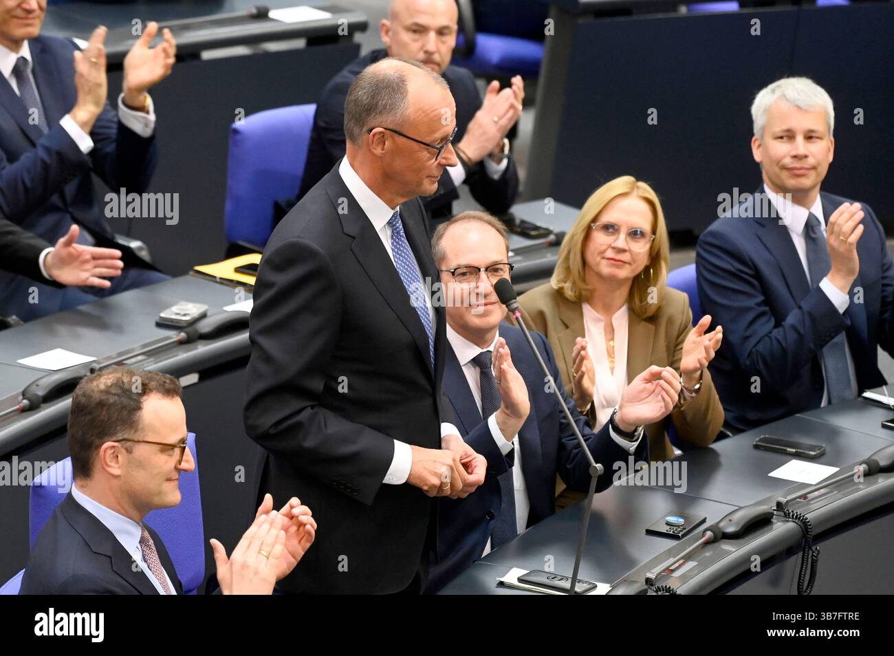 Friedrich Merz in der 2. Sitzung des 21. Deutschen Bundestages mit der ...