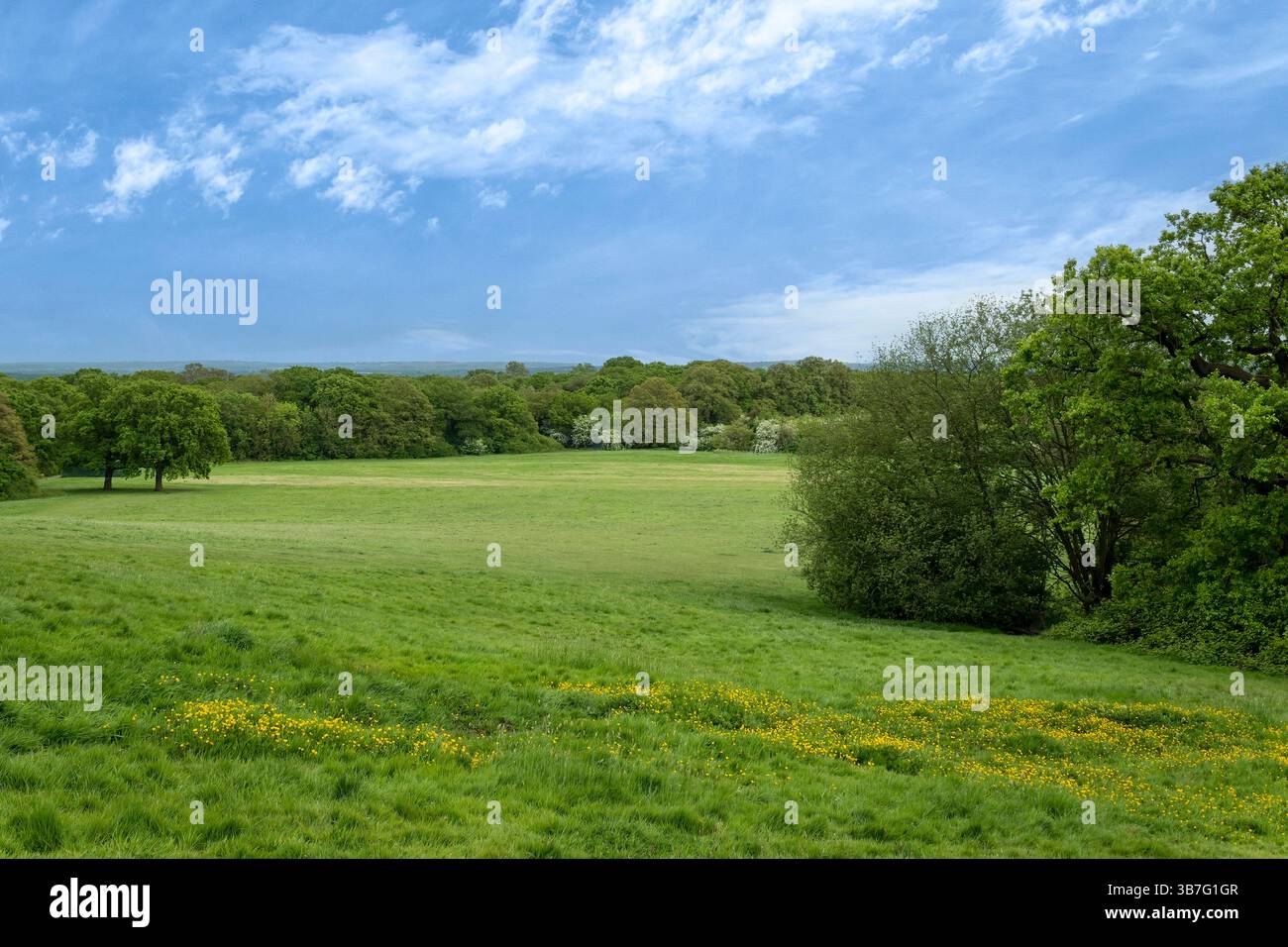 Green open countryside hi-res stock photography and images - Alamy