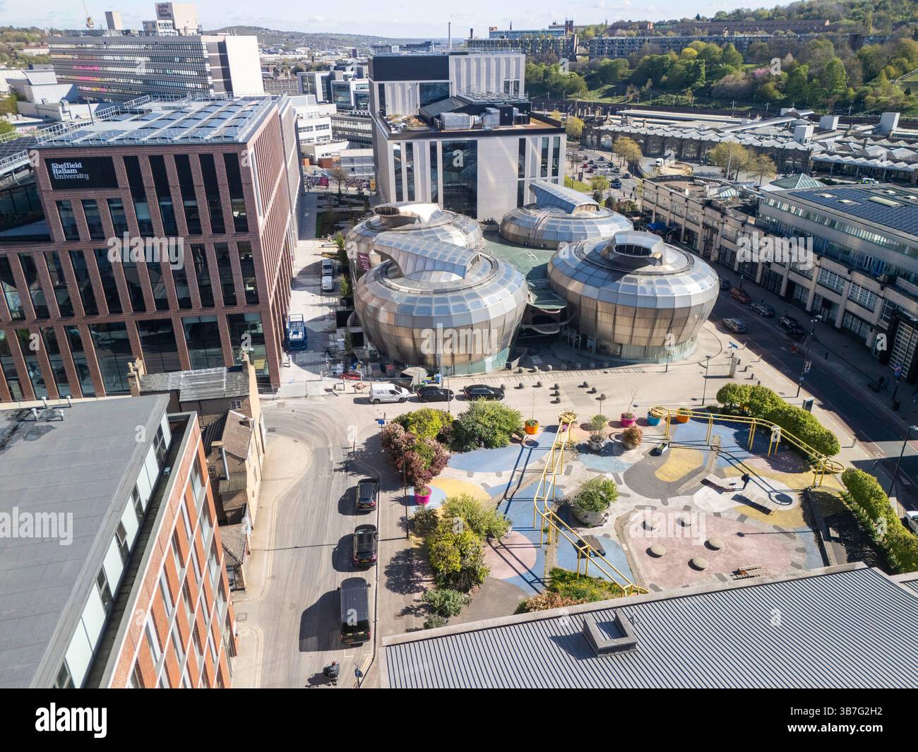 Modern building entrance featuring hi-res stock photography and images ...