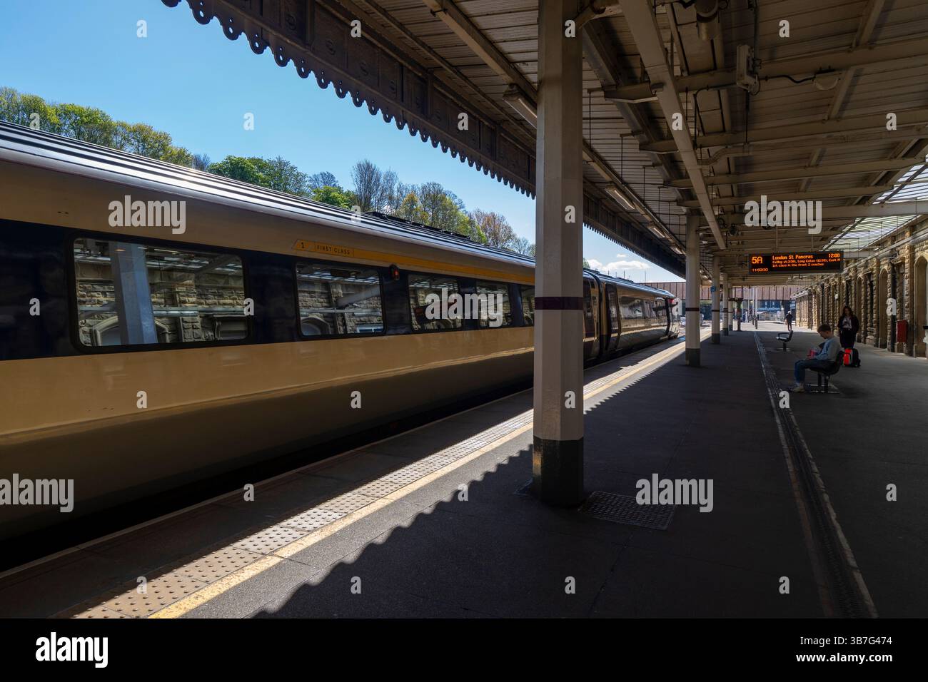 Image of Sheffield train station interior showing a train at the ...