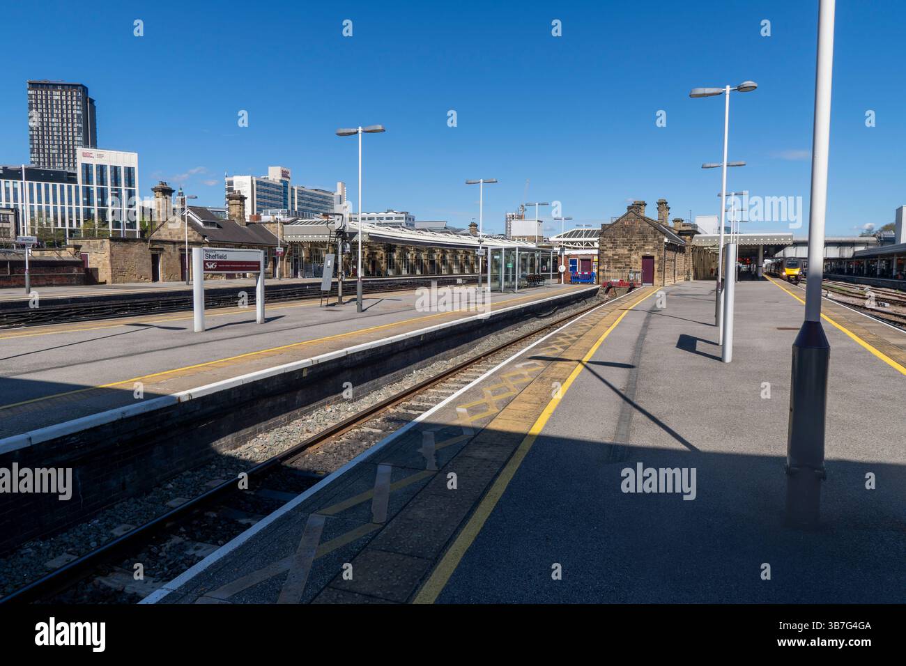 Image of Sheffield train station interior showing the platforms and the ...
