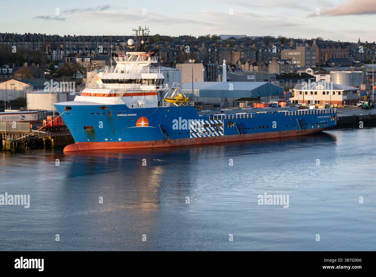 Horizon dragon vessel hi-res stock photography and images - Alamy