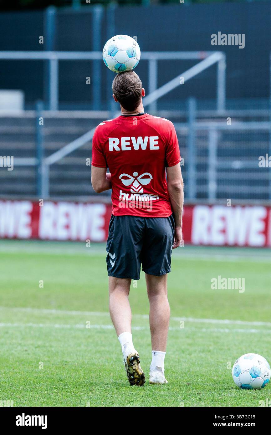 Imad Rondic (1. FC K?ln, 27) mit Ball 2. Fussball Bundesliga: Training ...