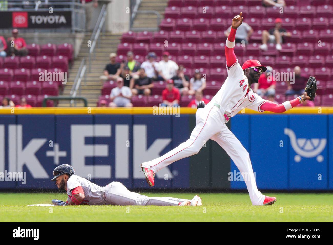 St. Louis Cardinals outfielder Victor Scott II (11) steals second base ...