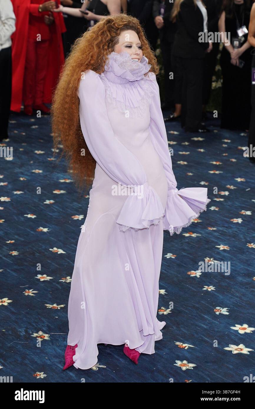 Ny. 05th May, 2025. Natasha Lyonne at arrivals for The 2025 Costume ...