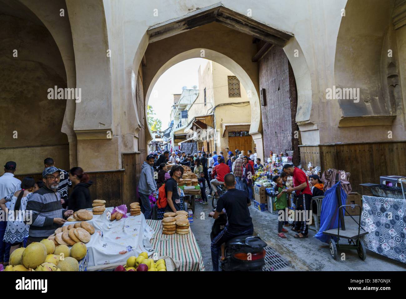 Morocco fes bab semmarine hi-res stock photography and images - Alamy