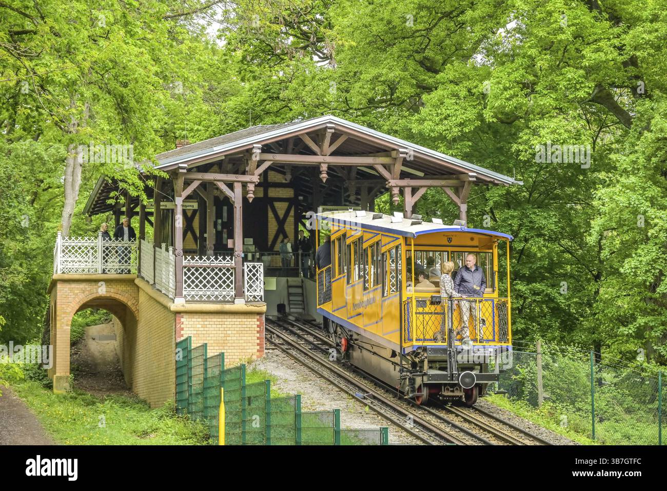 Mountain station, Nerobergbahn, historic cog railway, Neroberg ...