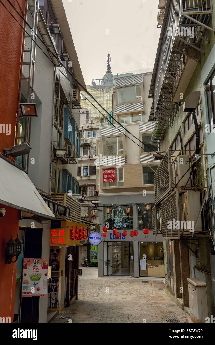 Commercial storefronts shops retail center hi-res stock photography and ...