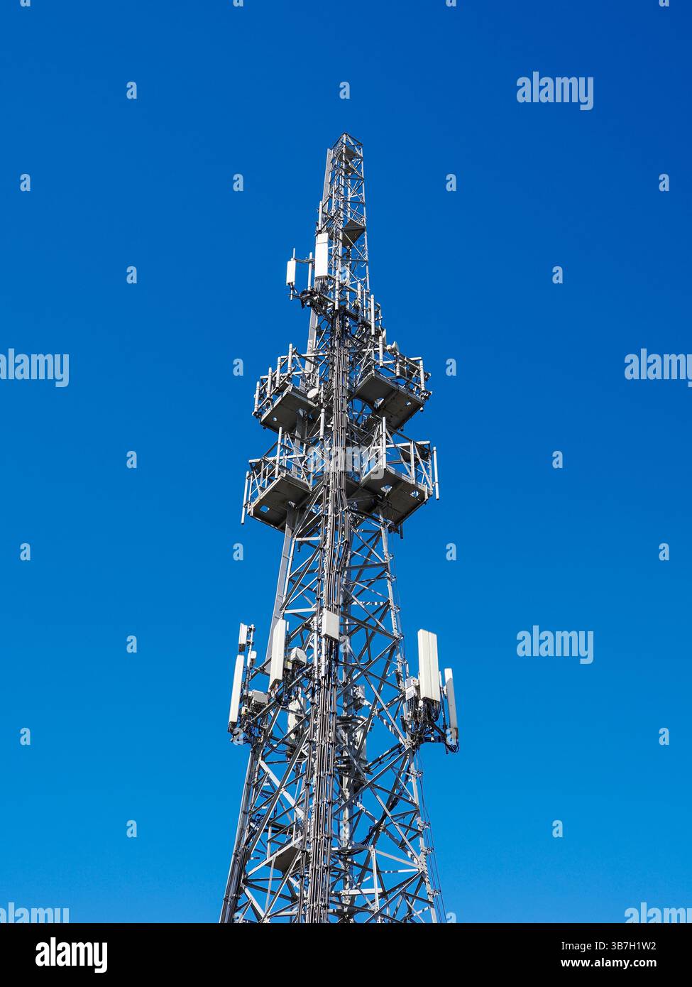 Swains Lane Communication Mast /Cell Tower (smaller after big one was ...