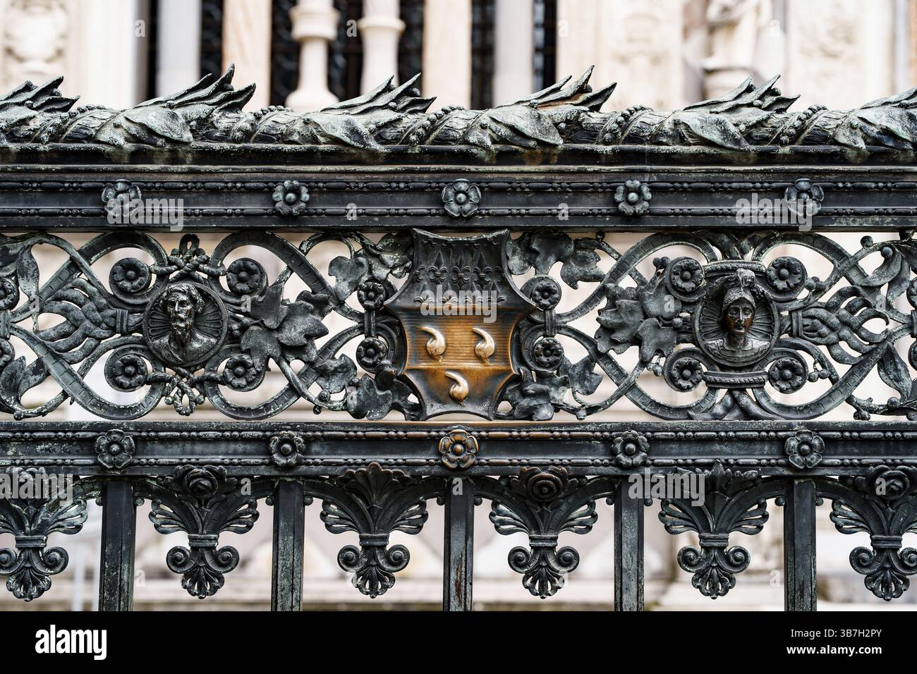 Renaissance fences hi-res stock photography and images - Alamy