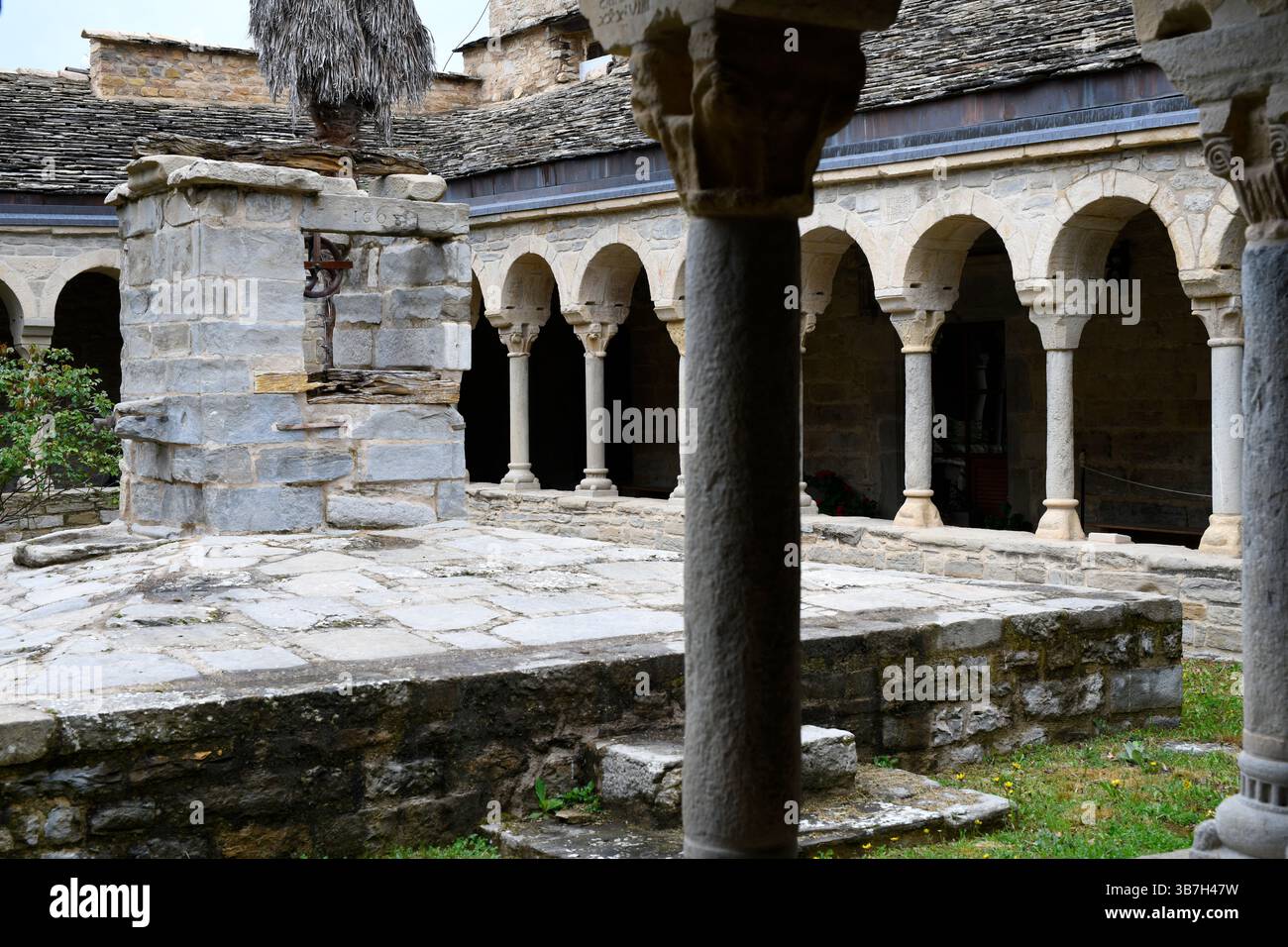 Roda de Isábena, San Vicente cathhedral (Romanesque 11-12th century ...