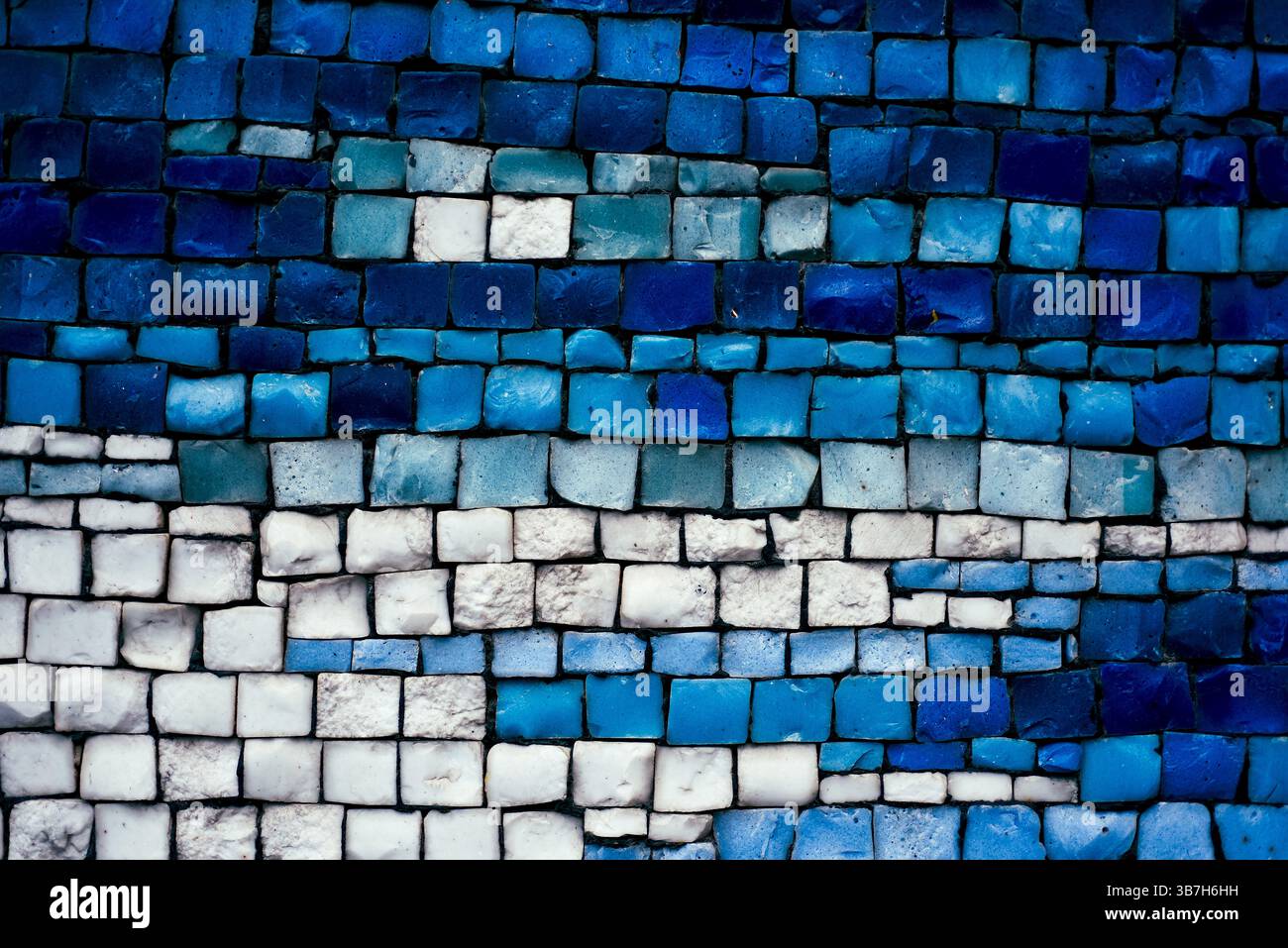 Gradient blue to white color scheme hi-res stock photography and images ...
