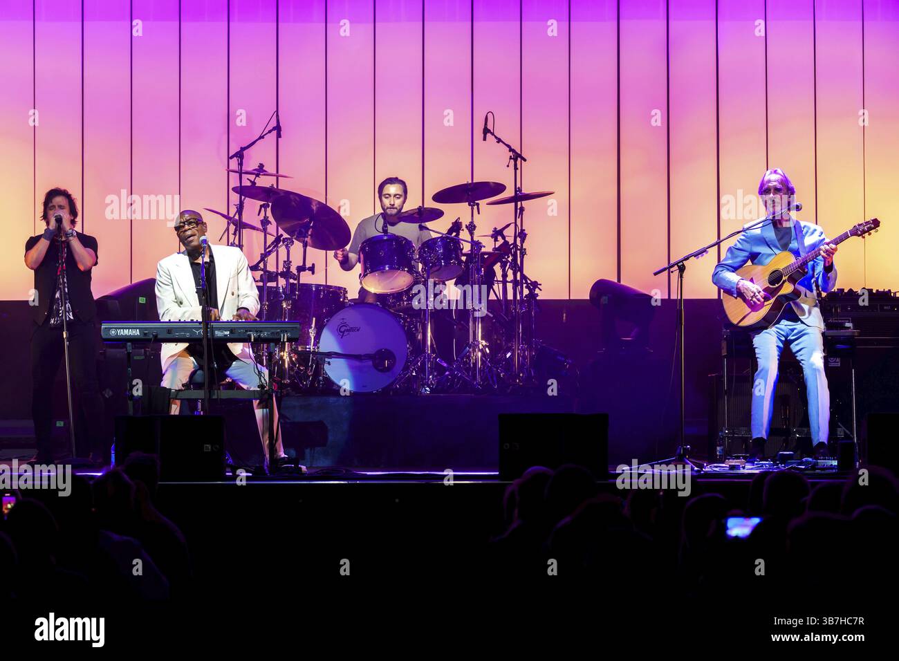 Tim Howar (singer), Andrew Roachford (singer and keyboarder), Nicholas ...