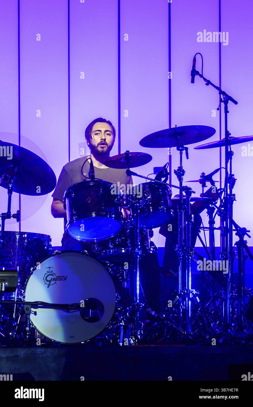 Nicholas Nic Collins, drummer of Mike and the Mechanics live on Looking ...