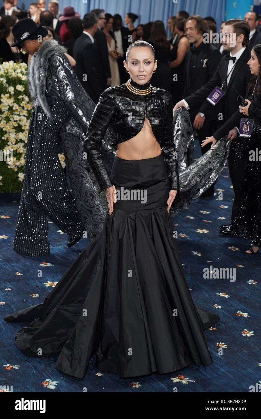 Ny. 05th May, 2025. Miley Cyrus at arrivals for The 2025 Costume ...