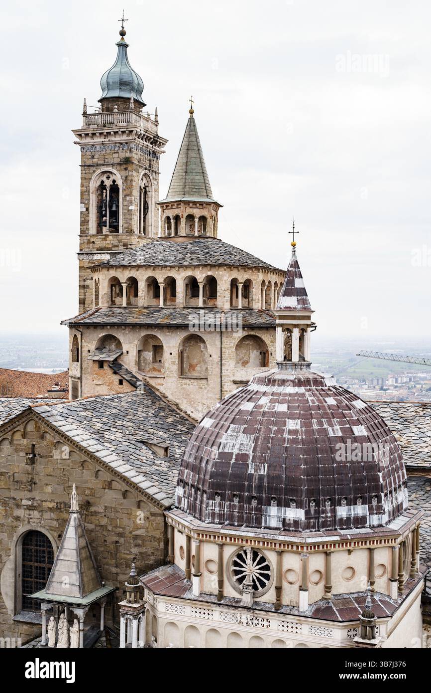 Basilica of Santa Maria Maggiore and Cappella Colleoni. Bergamo Stock ...