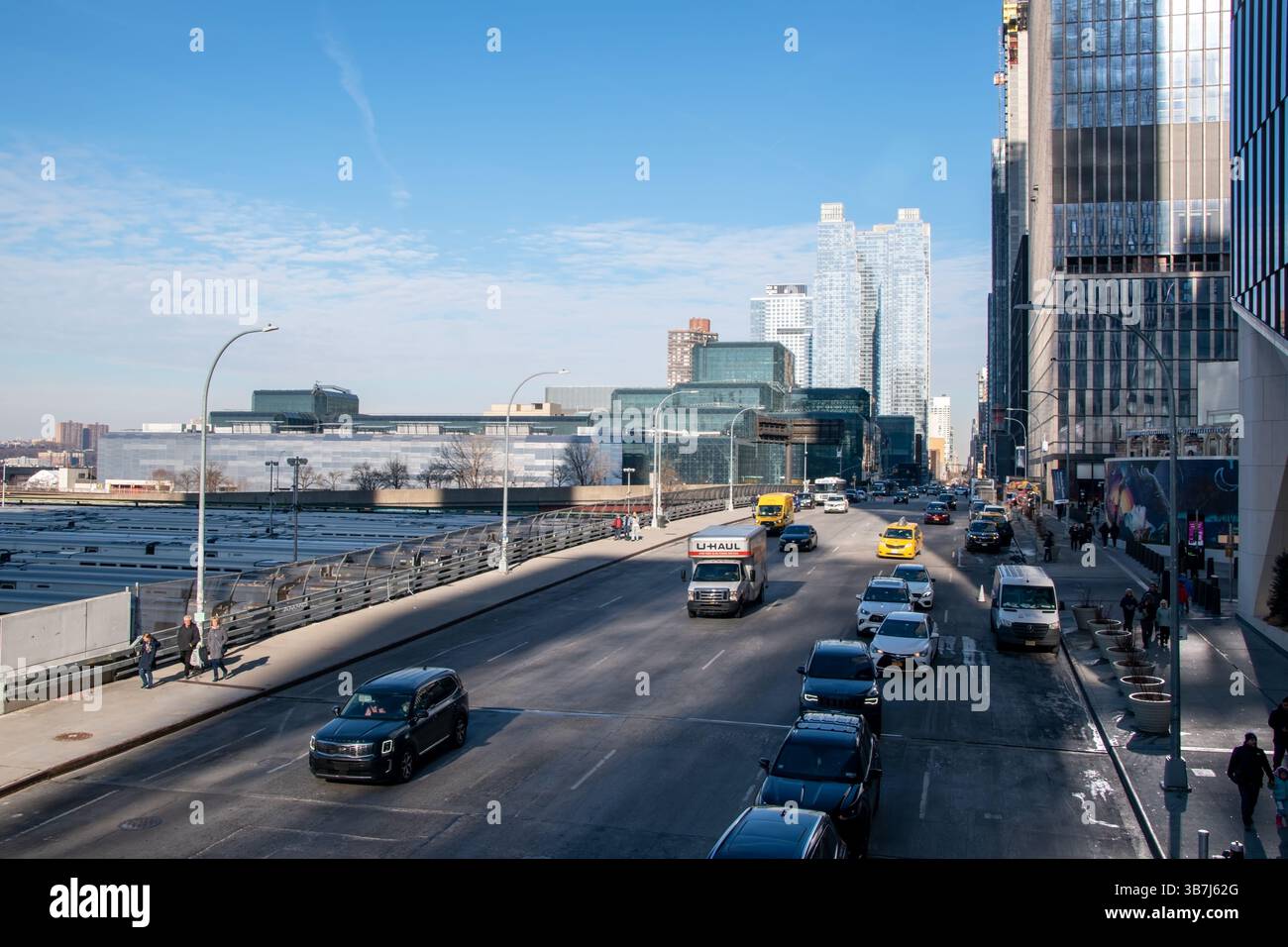 Urban traffic in New York City with cars on busy streets — iconic view ...