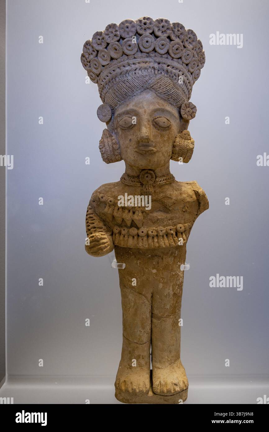 Female statuette, from Ibiza, clay, 4th cent. BCE, Madrid museo ...