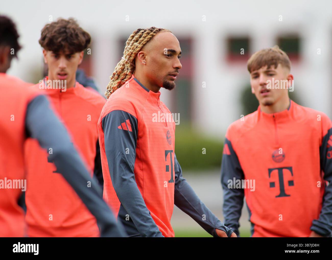 Fussball, Herren, Saison 2024/2025, FC Bayern München, Training Sacha ...