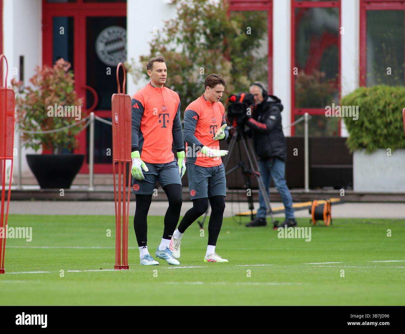 Fussball, Herren, Saison 2024/2025, FC Bayern München, Training Manuel ...