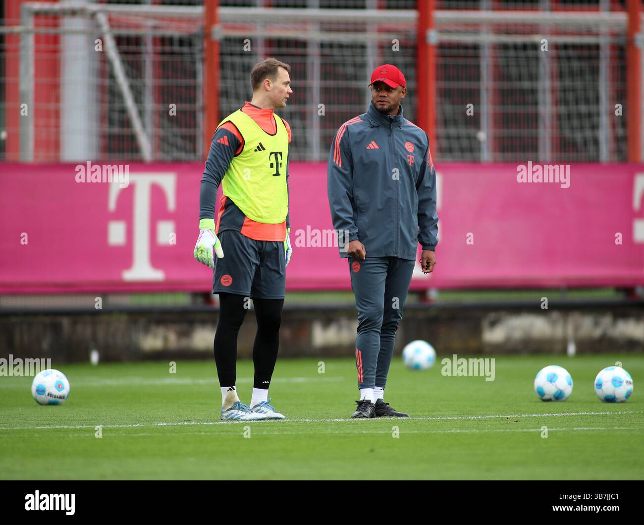 Fussball, Herren, Saison 2024/2025, FC Bayern München, Training Manuel ...