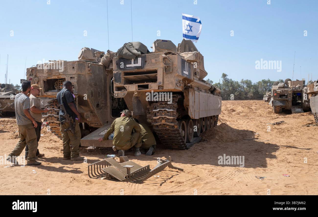 Southern Israel, Israel. 06th May, 2025. Israeli IDF soldiers at an ...