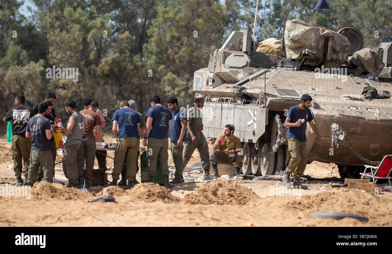 Southern Israel, Israel. 06th May, 2025. Israeli IDF soldiers take a ...
