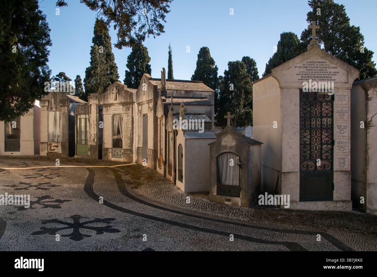Stone mausoleum and ancient graves in peaceful graveyard Stock Photo - Alamy