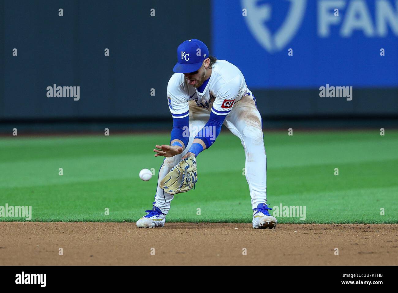 May 5, 2025: Kansas City Royals shortstop Bobby Witt Jr. (7) makes a ...