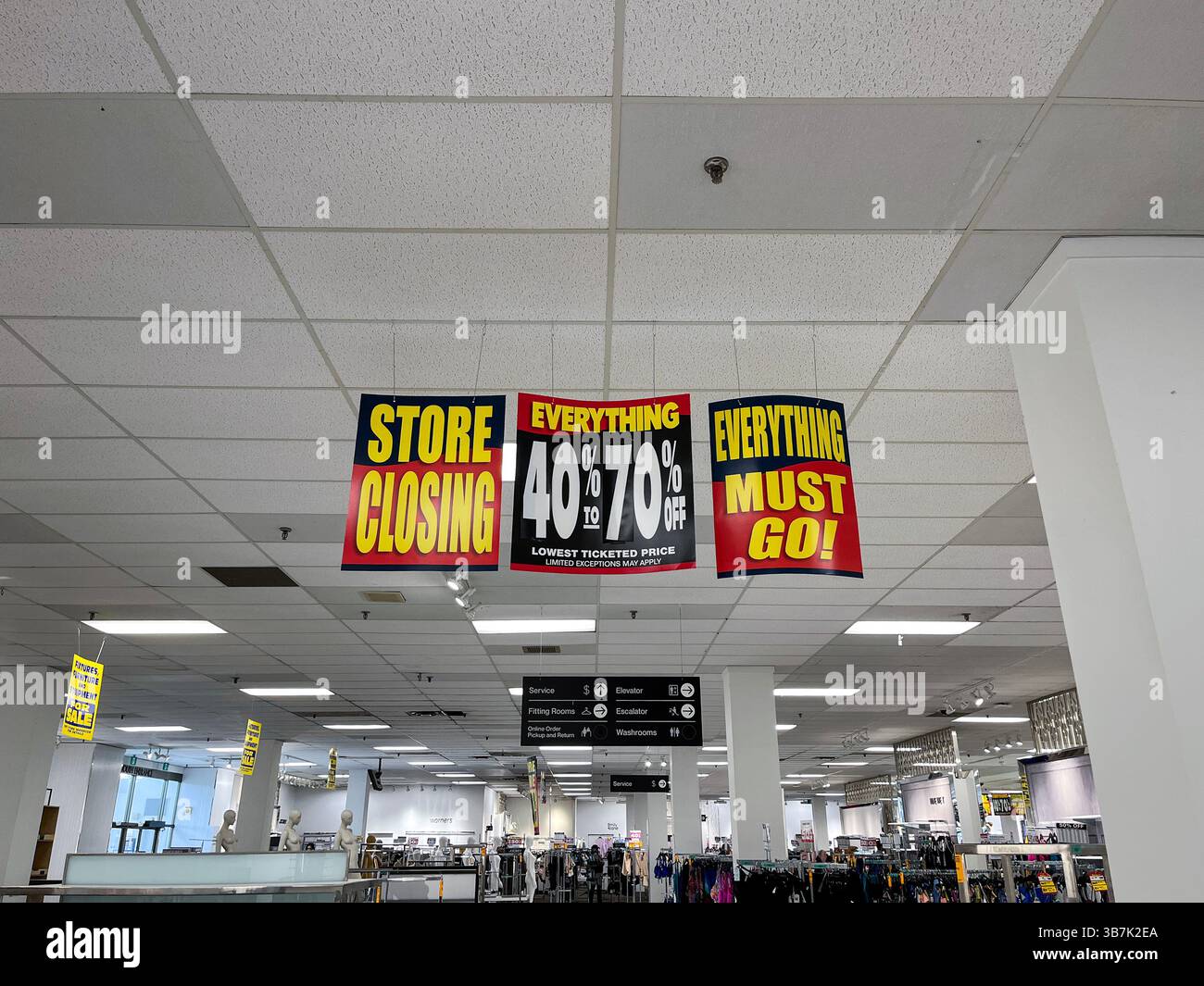 Hudsons bay liquidation hi-res stock photography and images - Alamy