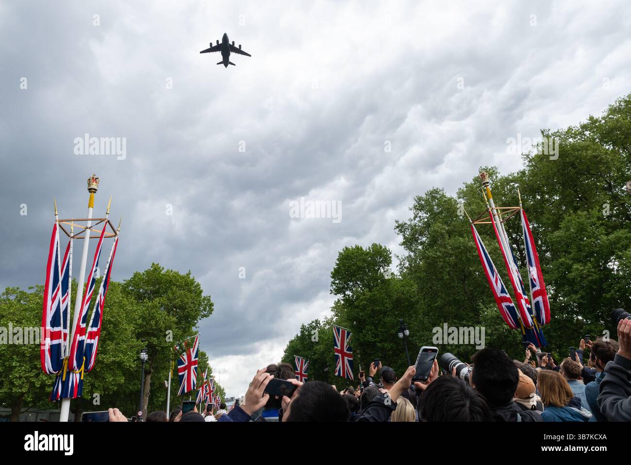 VE Day 80th anniversary RAF flypast over The Mall, London, UK. Royal ...