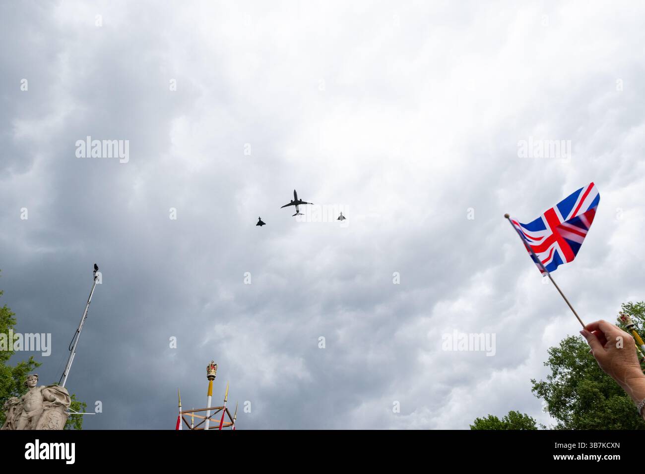 VE Day 80th anniversary RAF flypast over The Mall, London, UK. Royal ...