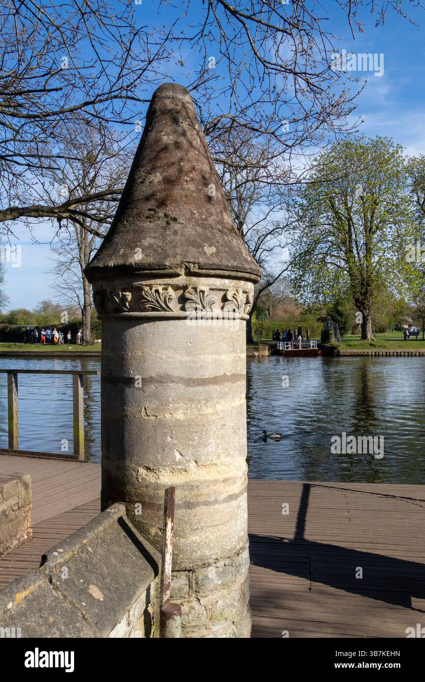 Old turret, chain ferry, River Avon, Stratford-upon-Avon, Warwickshire ...