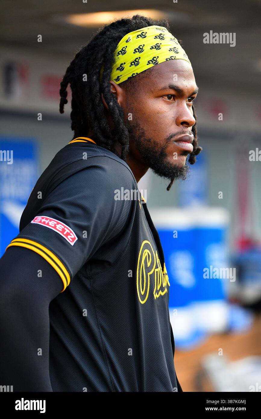 ANAHEIM, CA - APRIL 24: Pittsburgh Pirates outfielder Oneil Cruz (15 ...