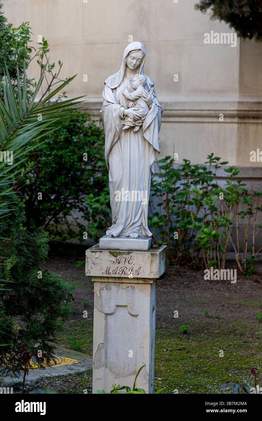 Masterpiece sculpture virgin mary hi-res stock photography and images ...