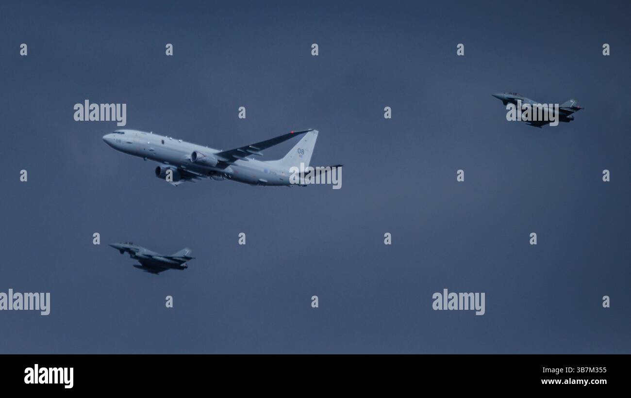 Royal Air Force Aerobatic Team perform a spectacular VE Day 80 flypast ...