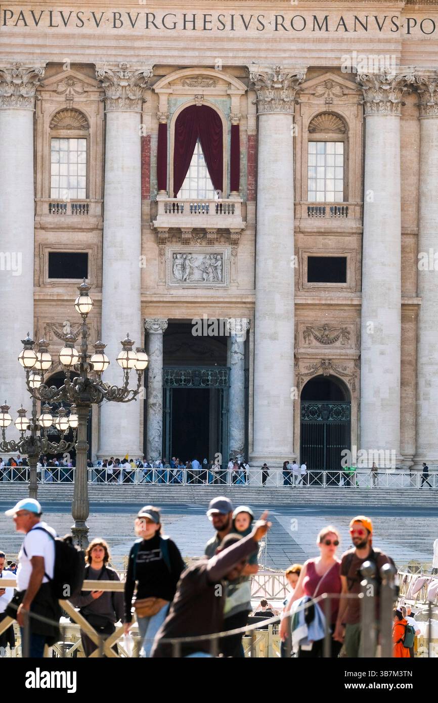 The Benediction loggia of St. Peter's Basilica. The conclave to elect a ...
