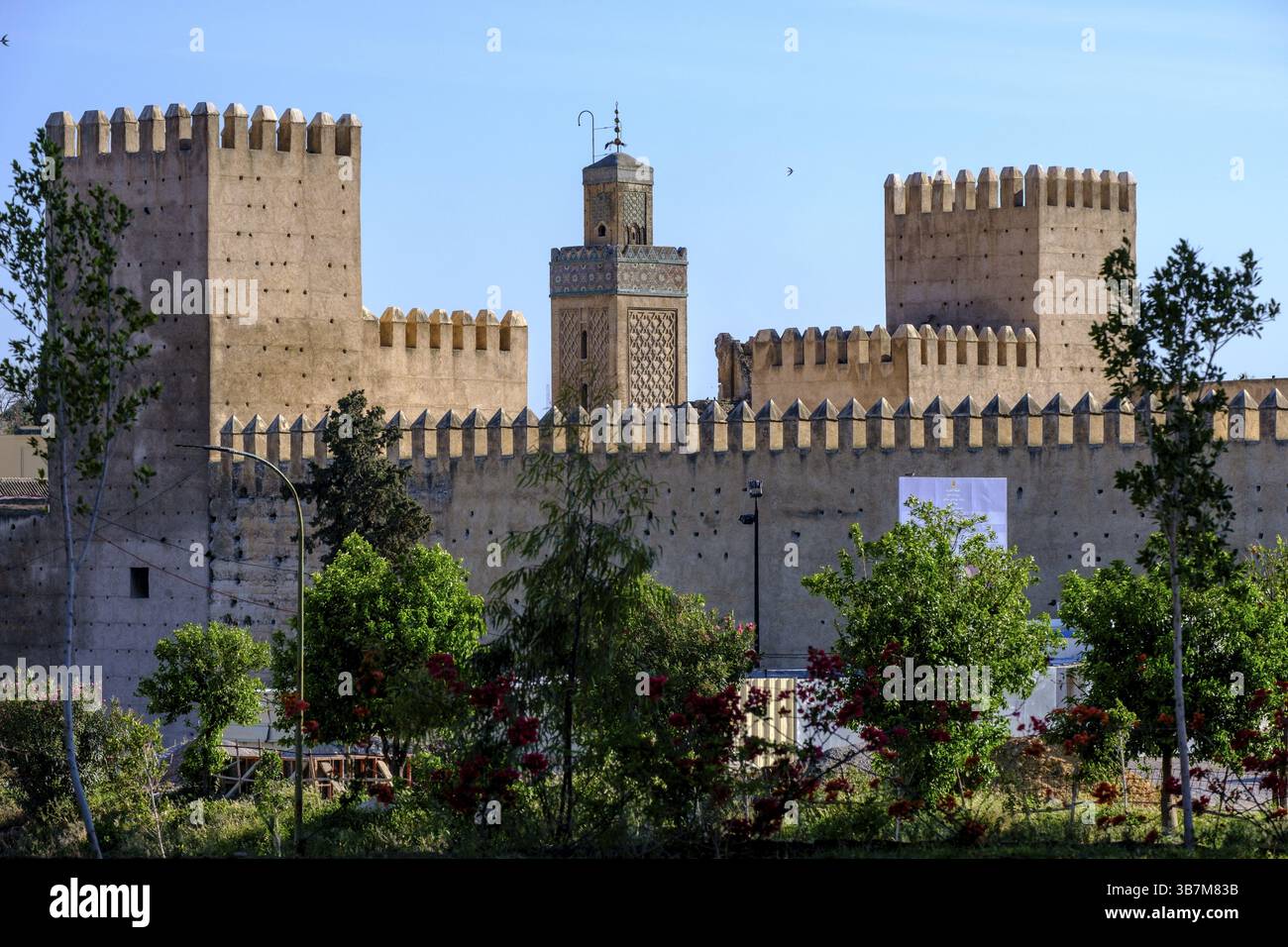 Outer wall and mosque of Fes el-Jdid, morocco Stock Photo - Alamy