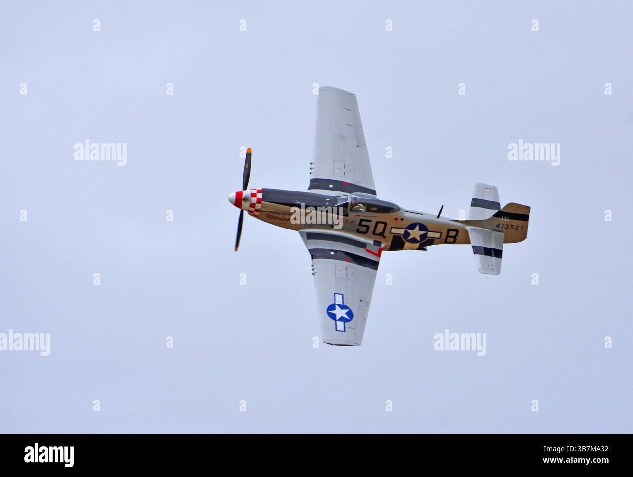 Classic North American P-51 Mustang fighter aircraft in flight Stock ...