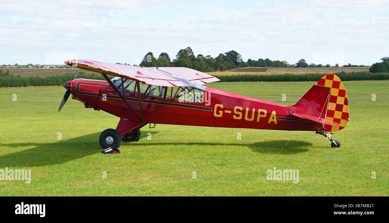 Piper PA-18-150 Super Cub aircraft on airfield Stock Photo - Alamy