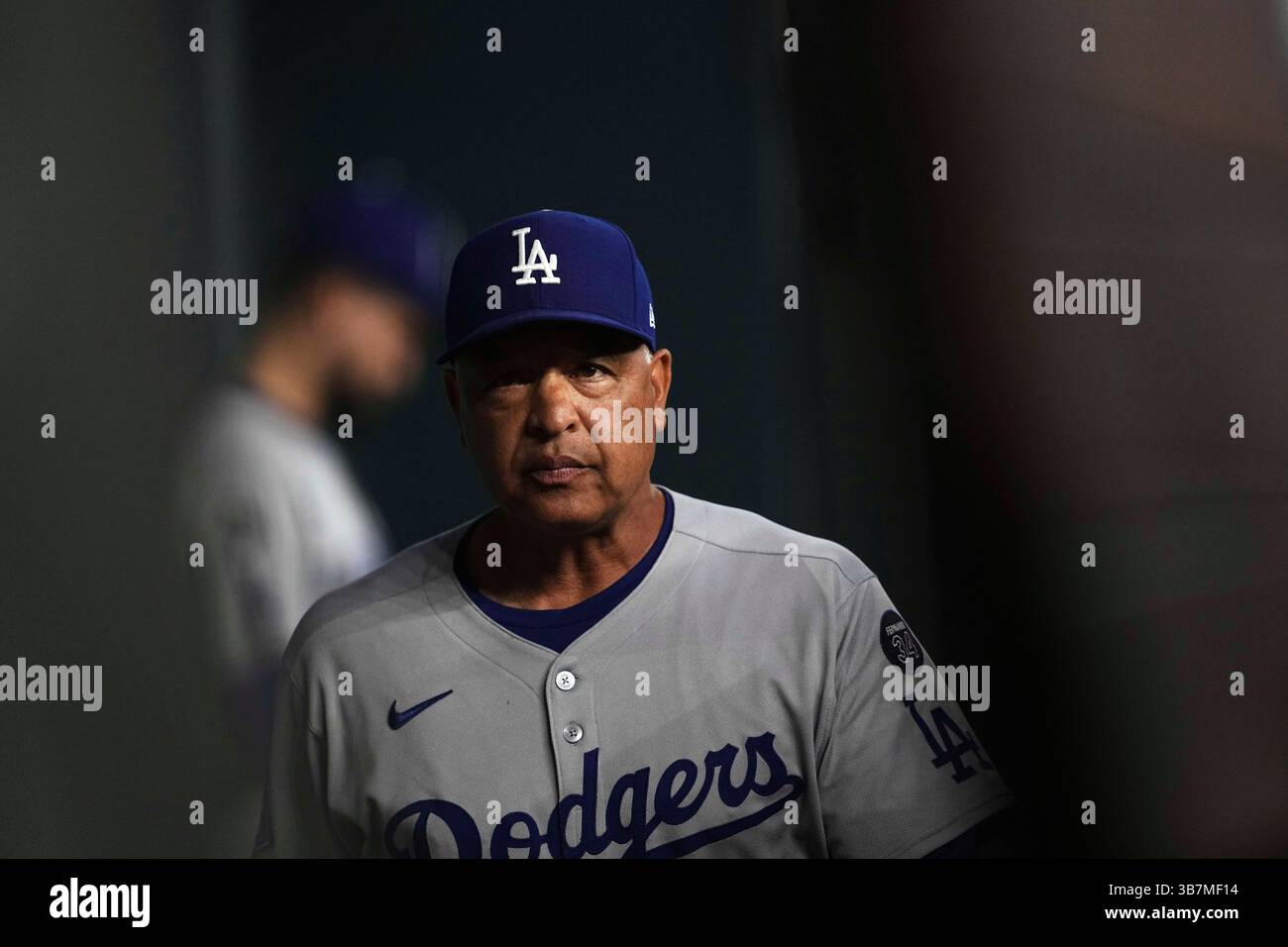 Los Angeles Dodgers manager Dave Roberts walks through the dugout ...