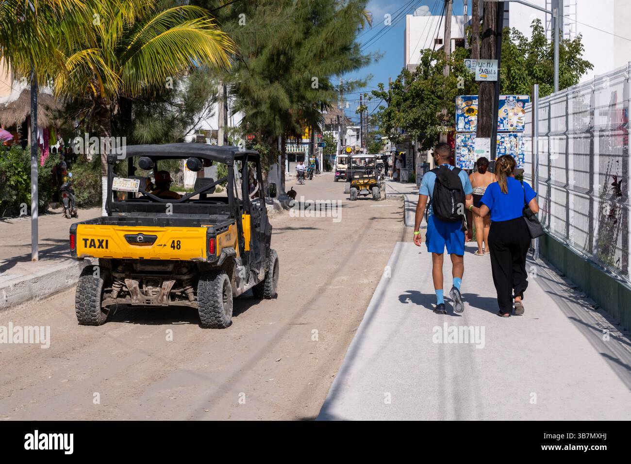 People walk sidewalk taxi hi-res stock photography and images - Alamy